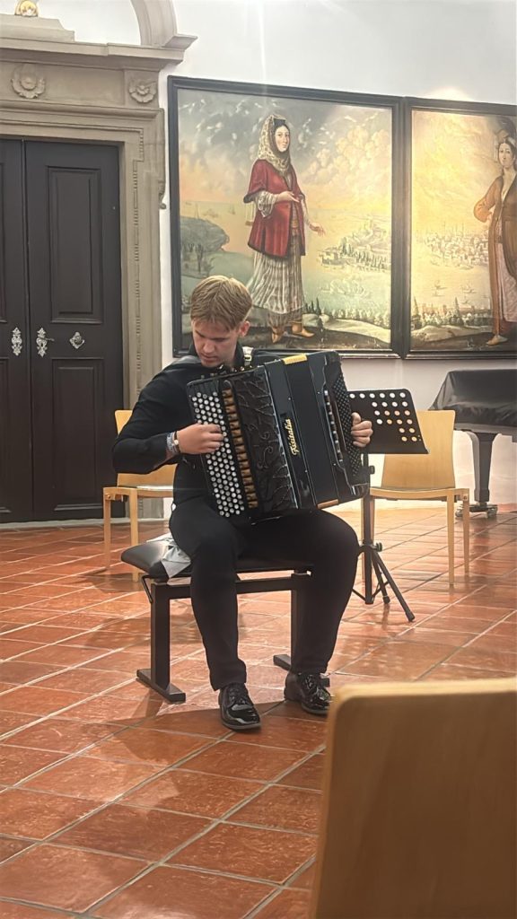 Tomislav Stanesic, accordion | Croatian House Split